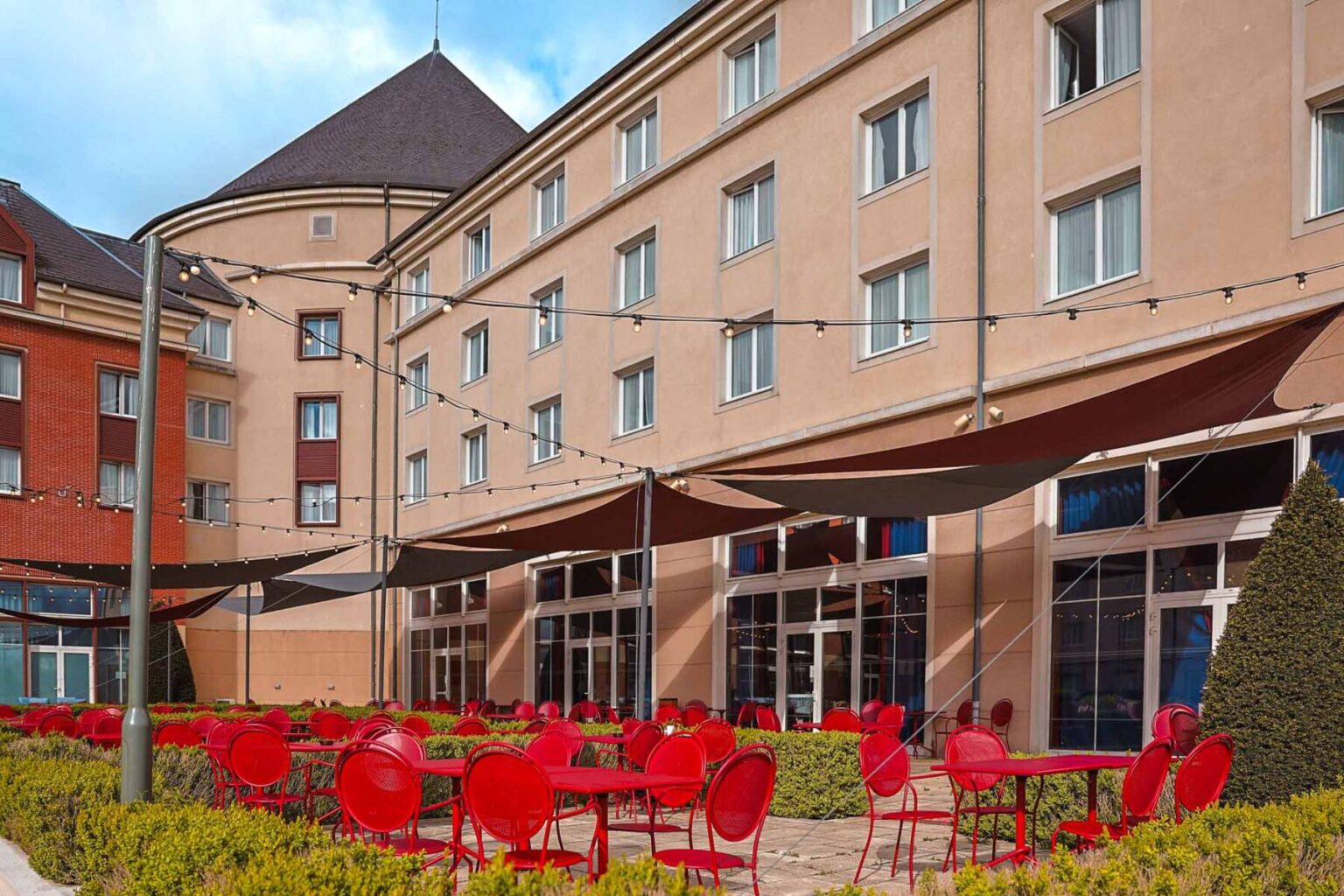 Disney themed hotel near Paris | Grand Magic